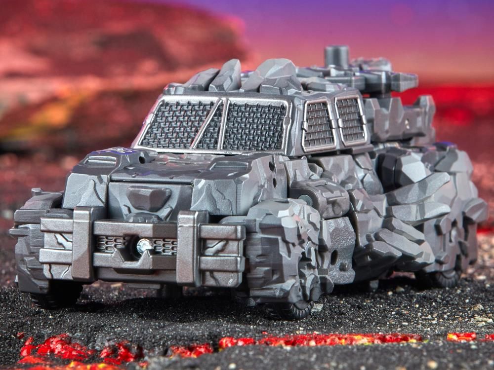 Transformers Legacy United: Deluxe Class - Infernac Universe Magneous